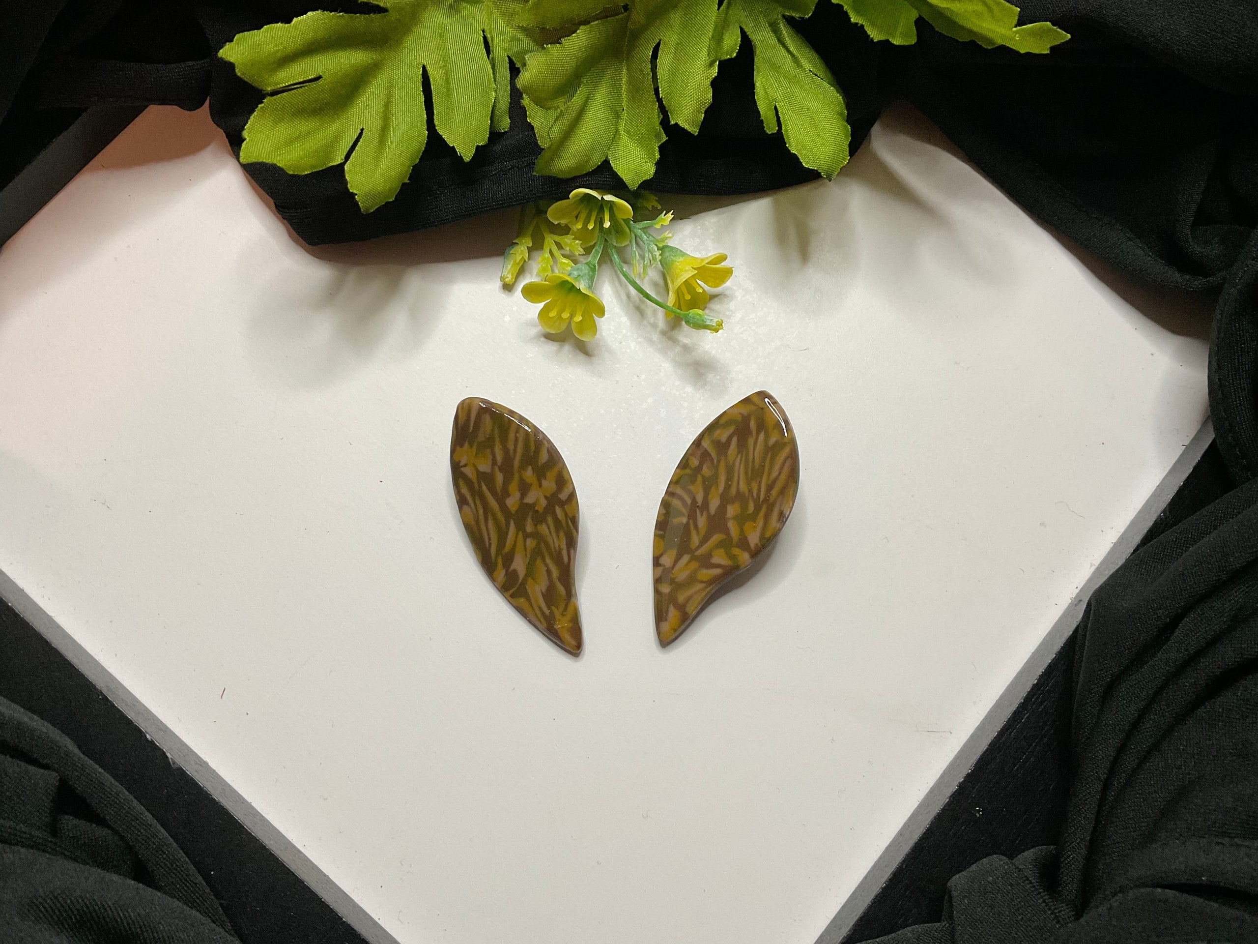 Elliptical Leaves | Dignified Designs
